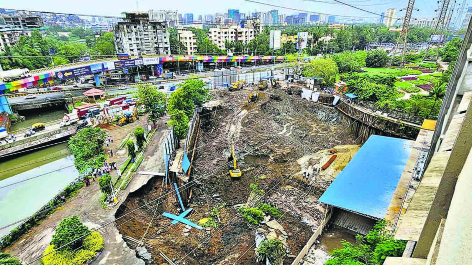 SRA bldg construction leads to massive landslide in Chunabhatti ...