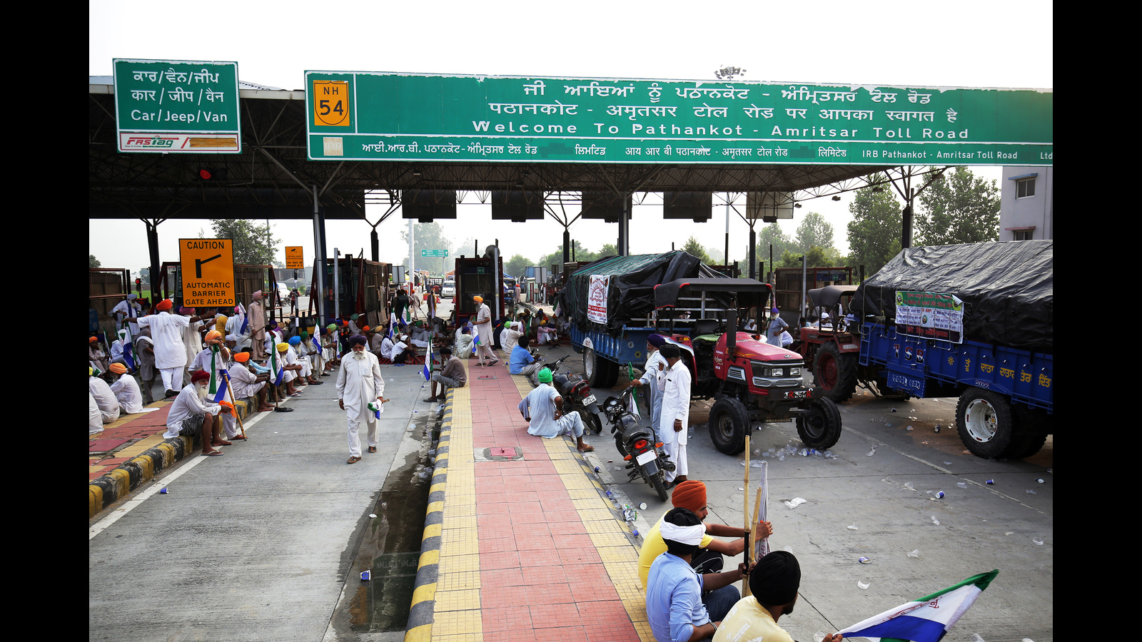 Farmers Lay Siege To Two Toll Plazas In Punjab s Amritsar Hindustan Times Farmers Lay Siege To Two Toll Plazas In Punjab s Amritsar Hindustan Times