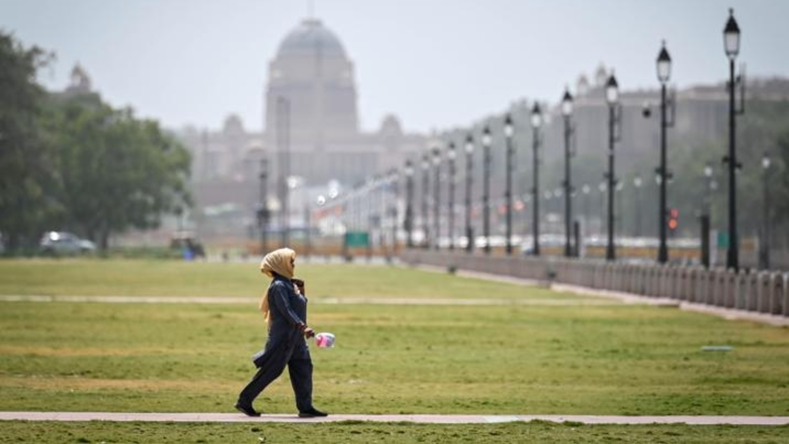 Delhi: Night temperature still in the 30s, respite likely on Wednesday ...
