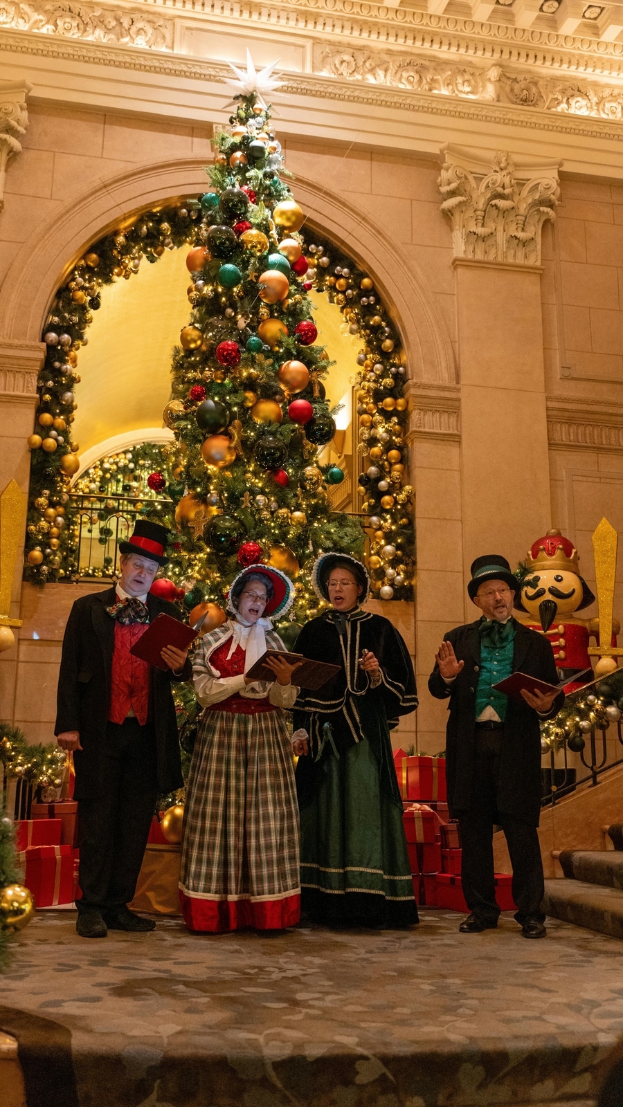 7 magical Christmas customs | Hindustan Times